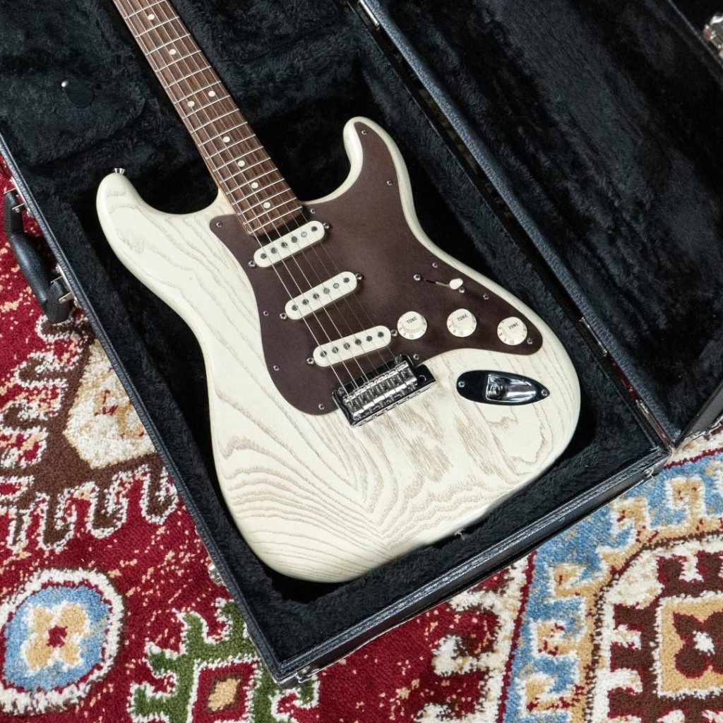 Fender FSR American Standard Rustic Ash Stratocaster in Olympic White ...