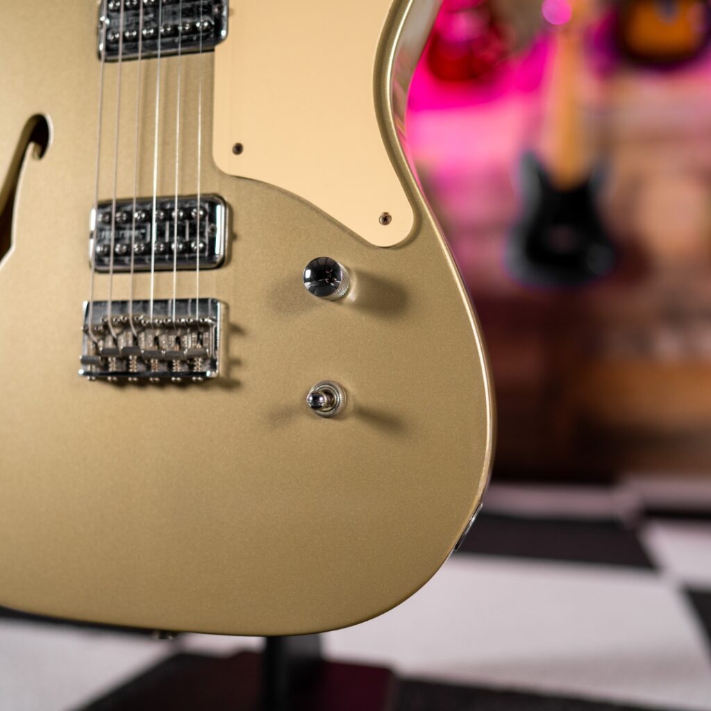 Fender Classic Player Cabronita Thinline Telecaster in Shoreline Gold ...