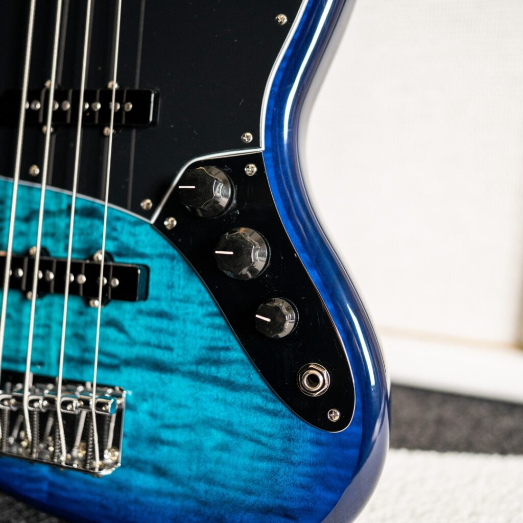 Fender Limited Edition Player Jazz Bass Plus Top in Blue Burst - The ...